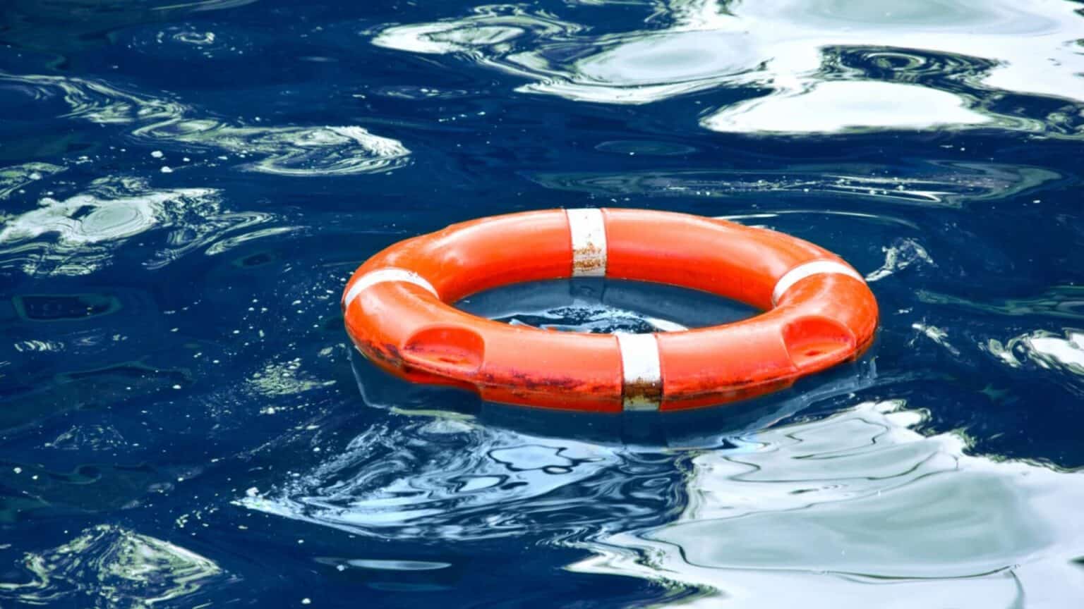 AED and Water Safety: 5 Steps to Safely Use an AED Near Water