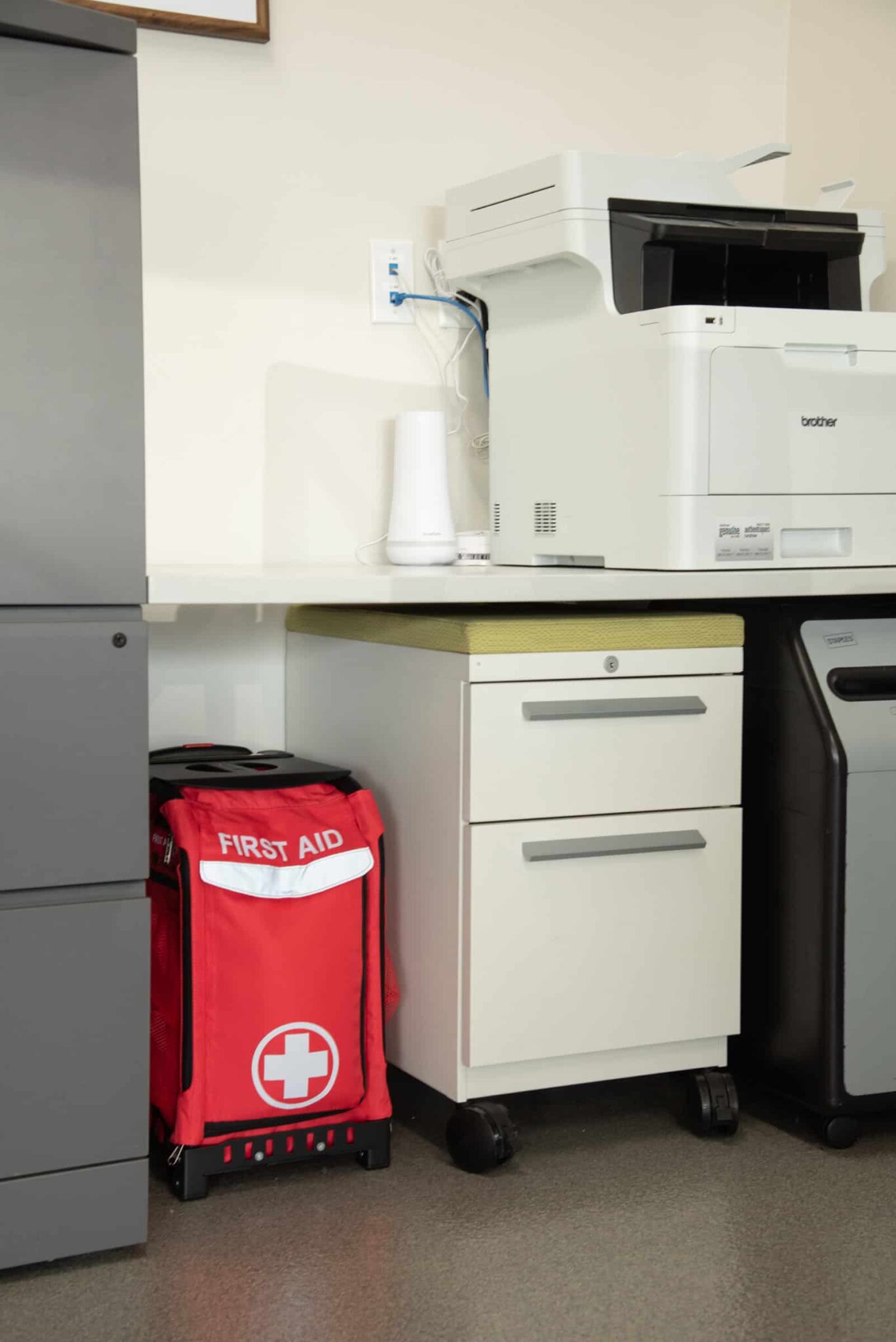Pro 100 Easy Roll Trauma First Aid Station | Mobile Emergency Kit